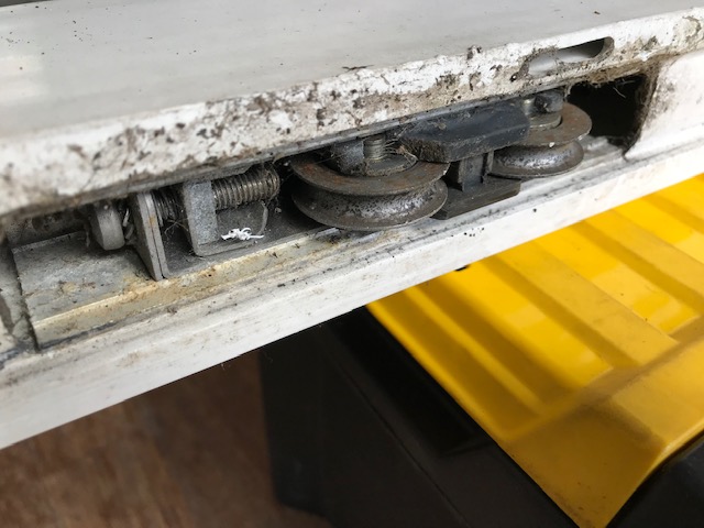 How To Fix And Maintain Aluminium Sliding Patio Doors - Sliding Balcony ...